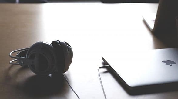 Am I Being Catfished? How To Spot A Fake Profile on Dating Apps ...